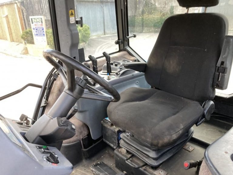 New Holland 8870 - WH Bond & Sons Ltd